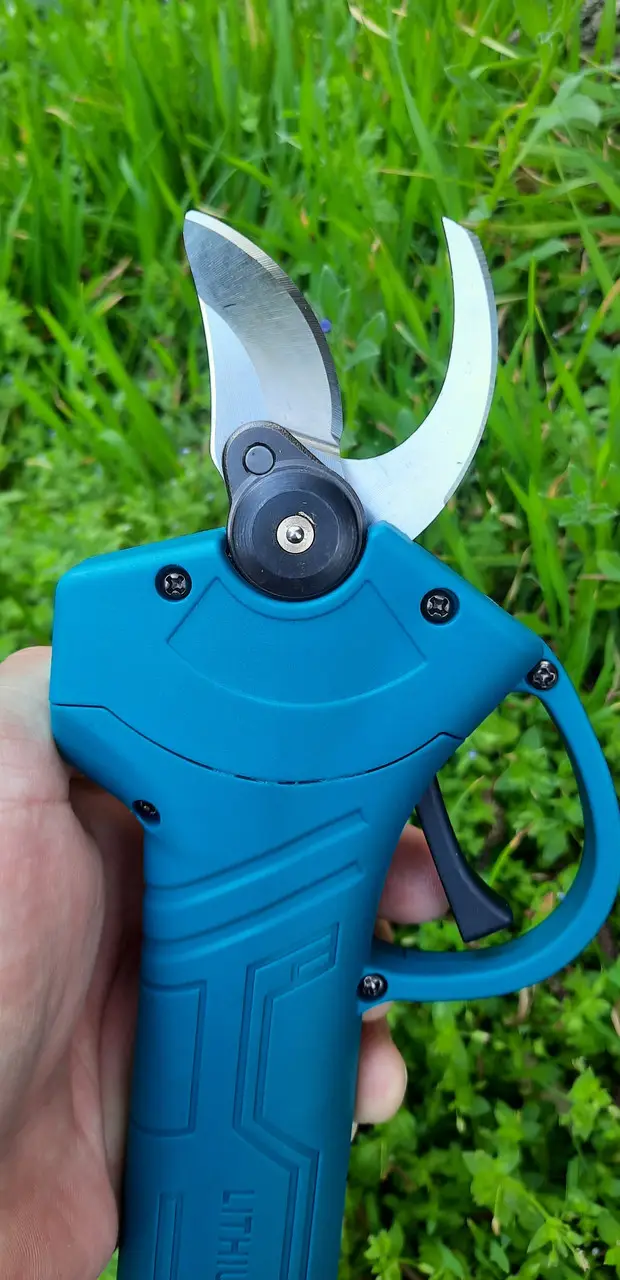 Аккумуляторный садовый секатор + 2 аккумулятора Сучкорез / Аккумуляторные садовые ножницы ...